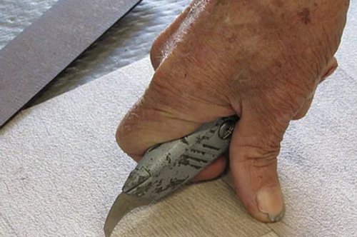 How to hold your Stanly Knife - https://www.my-free-page.com/